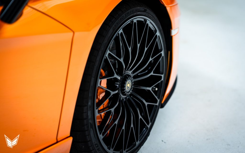 Lamborghini Aventador S – Explosive Curiosity