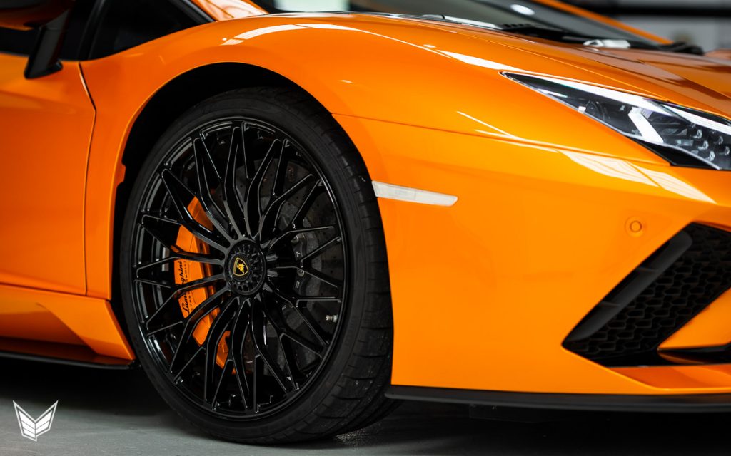 Lamborghini Aventador S – Explosive Curiosity