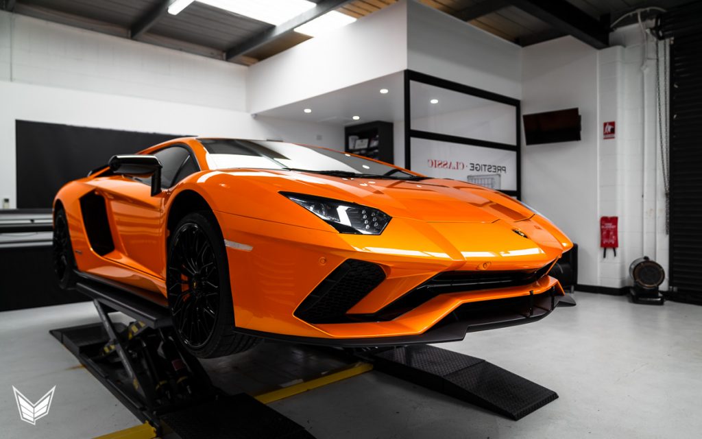 Lamborghini Aventador S – Explosive Curiosity